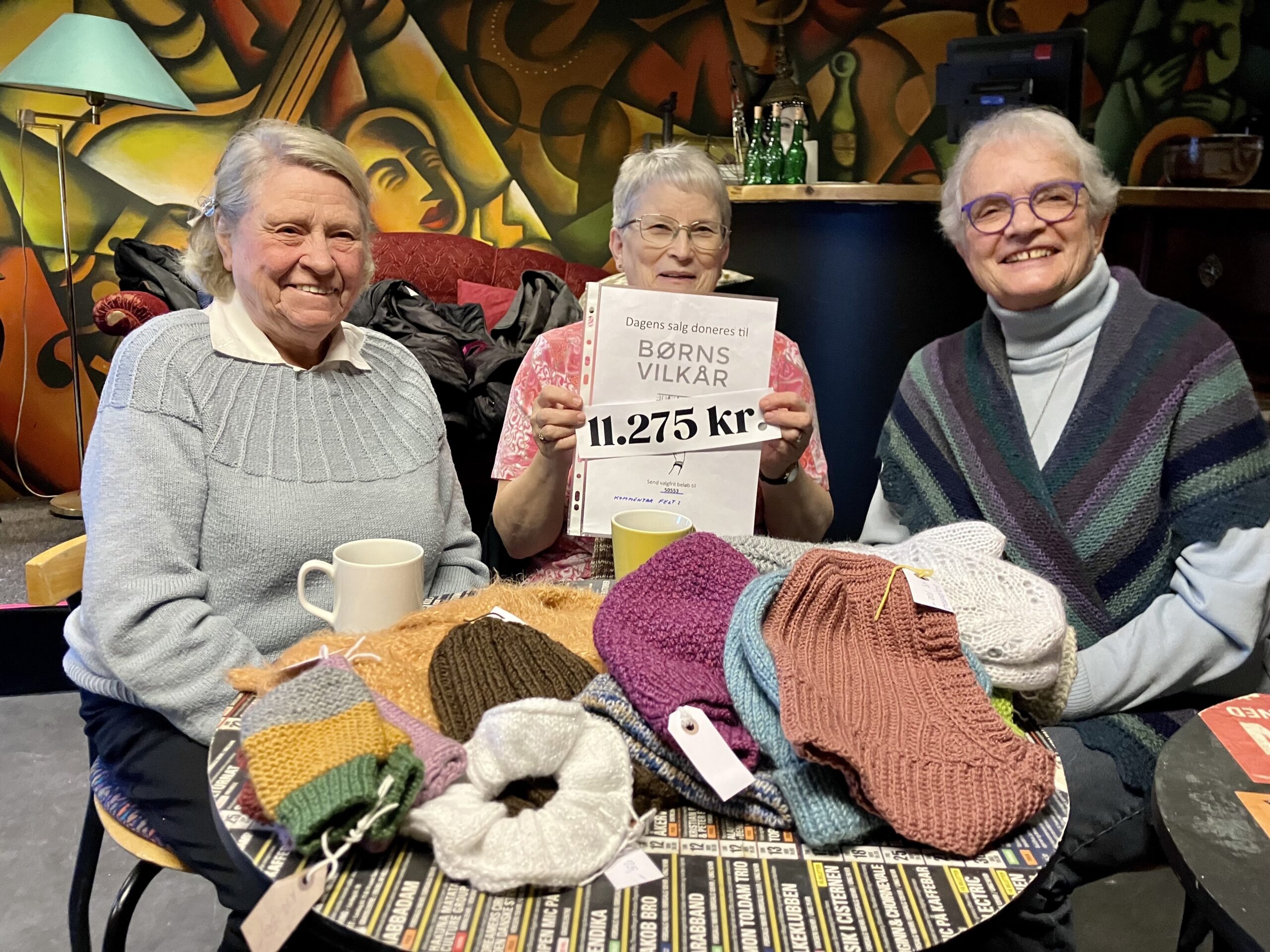 Strikkerne sælger ud - Klaverfabrikken